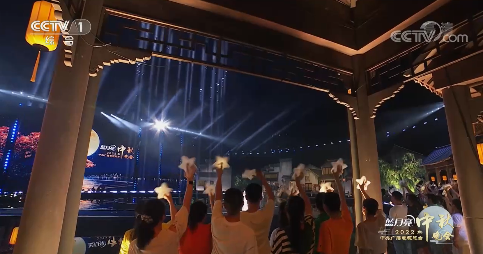 14 Highlights of the Mid-Autumn Festival Gala: Tong Yao's figure, Sa Dingding's belly, Wang Yibo ...