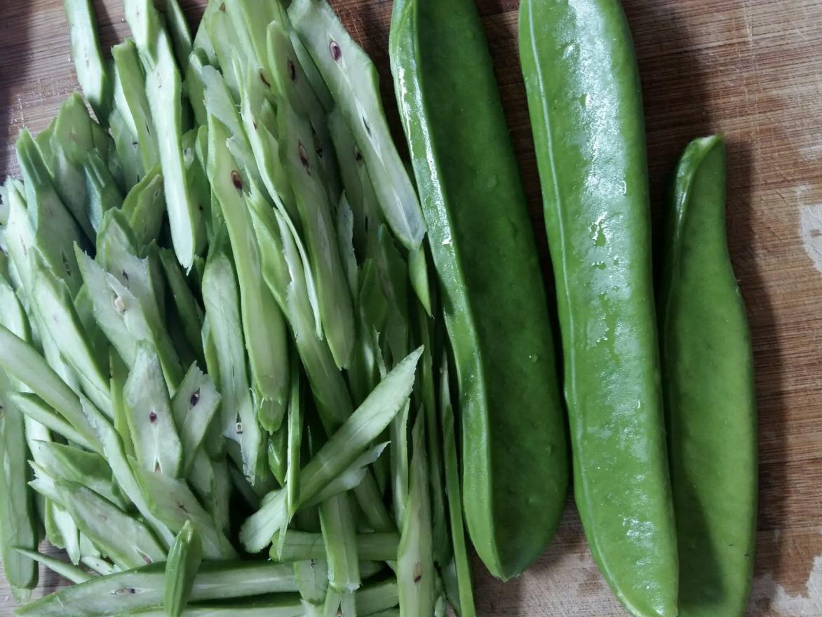 One vegetable in the countryside has high toxic content and looks like ...