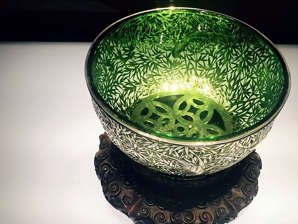 The firing technique and cultural connotation of glazed silver-bodied ...