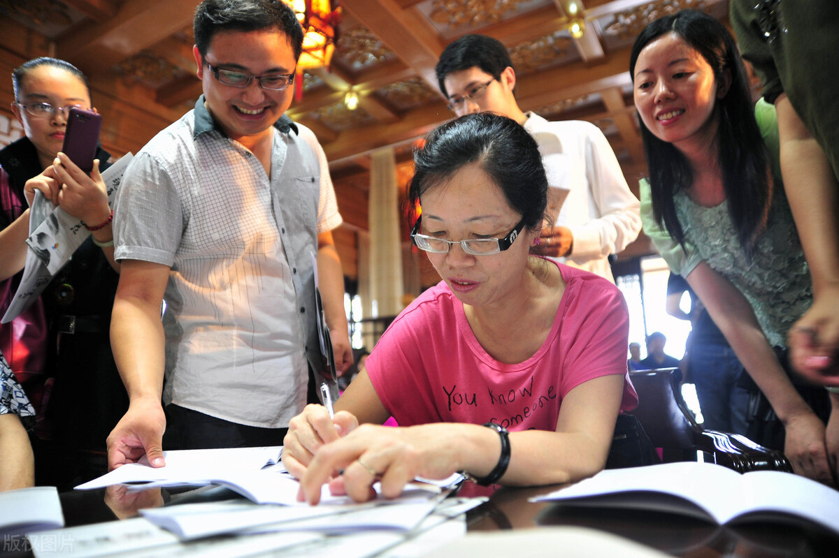 How beautiful is "To the Oak" by Shu Ting - iNEWS