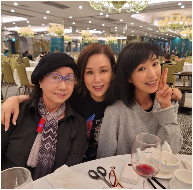Yuan Qiu, a 73-year-old charter woman, attended the banquet of her ...