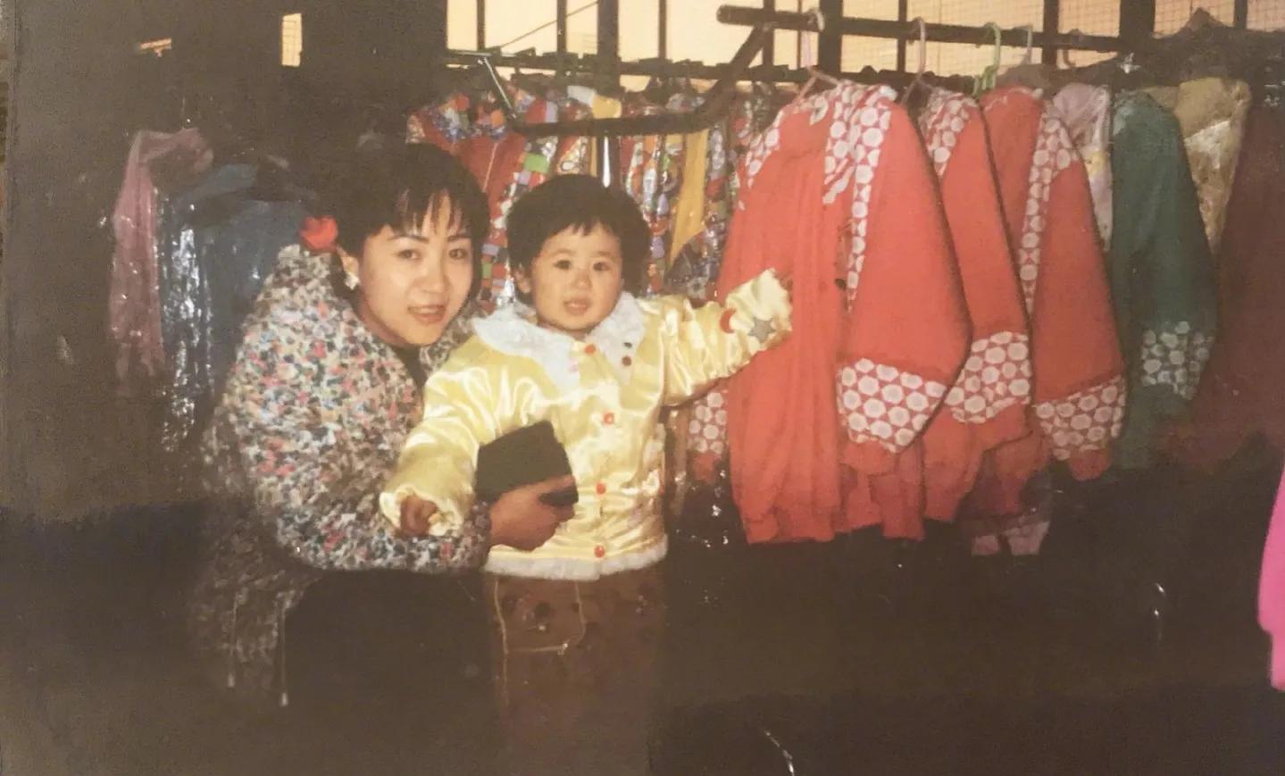 The picture of Yang Zi and her mother when she was a child, so do you ...
