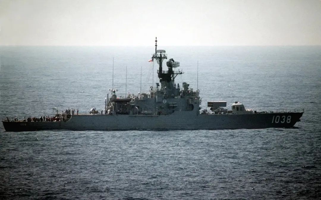 Yesterday's yellow flower: "Knox" class anti-submarine frigate - iNEWS