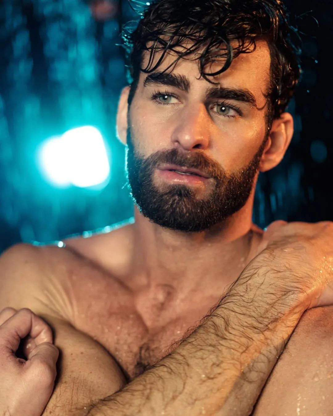 Finally announced his relationship, I wish him and Taylor a happy life ...