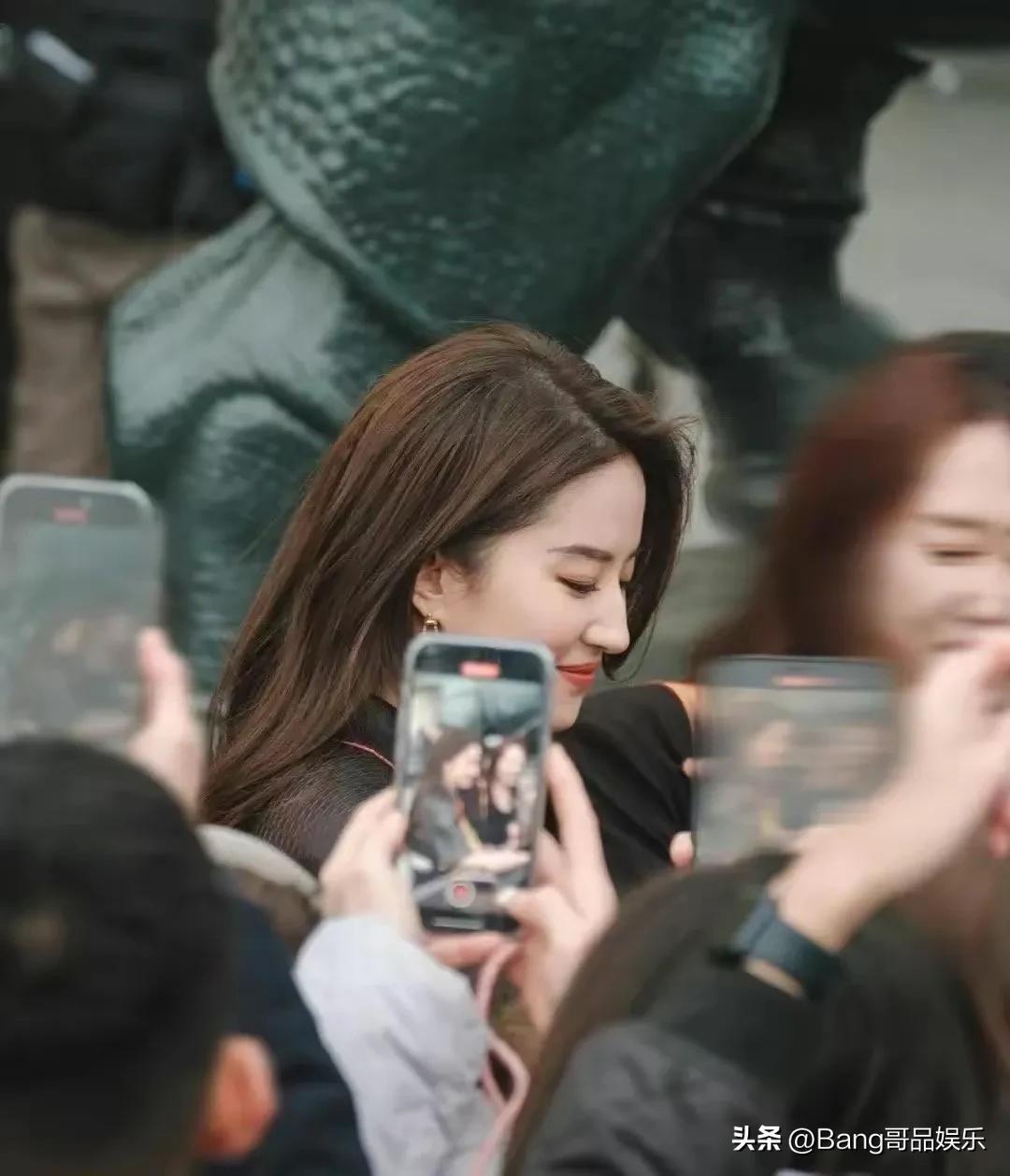 Liu Yifei's rear camera photo is really beautiful, and she is in the ...