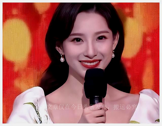 The new "CCTV First Sister" successor? Overwhelming Dong Qing and Li ...