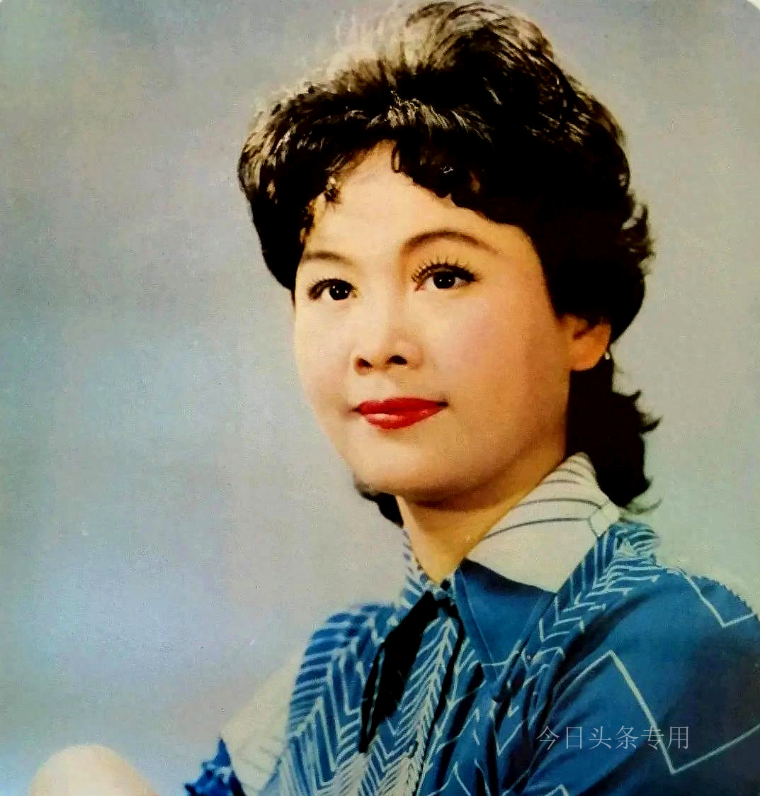 In the past, the singer's parents were prettier than movie stars, and ...