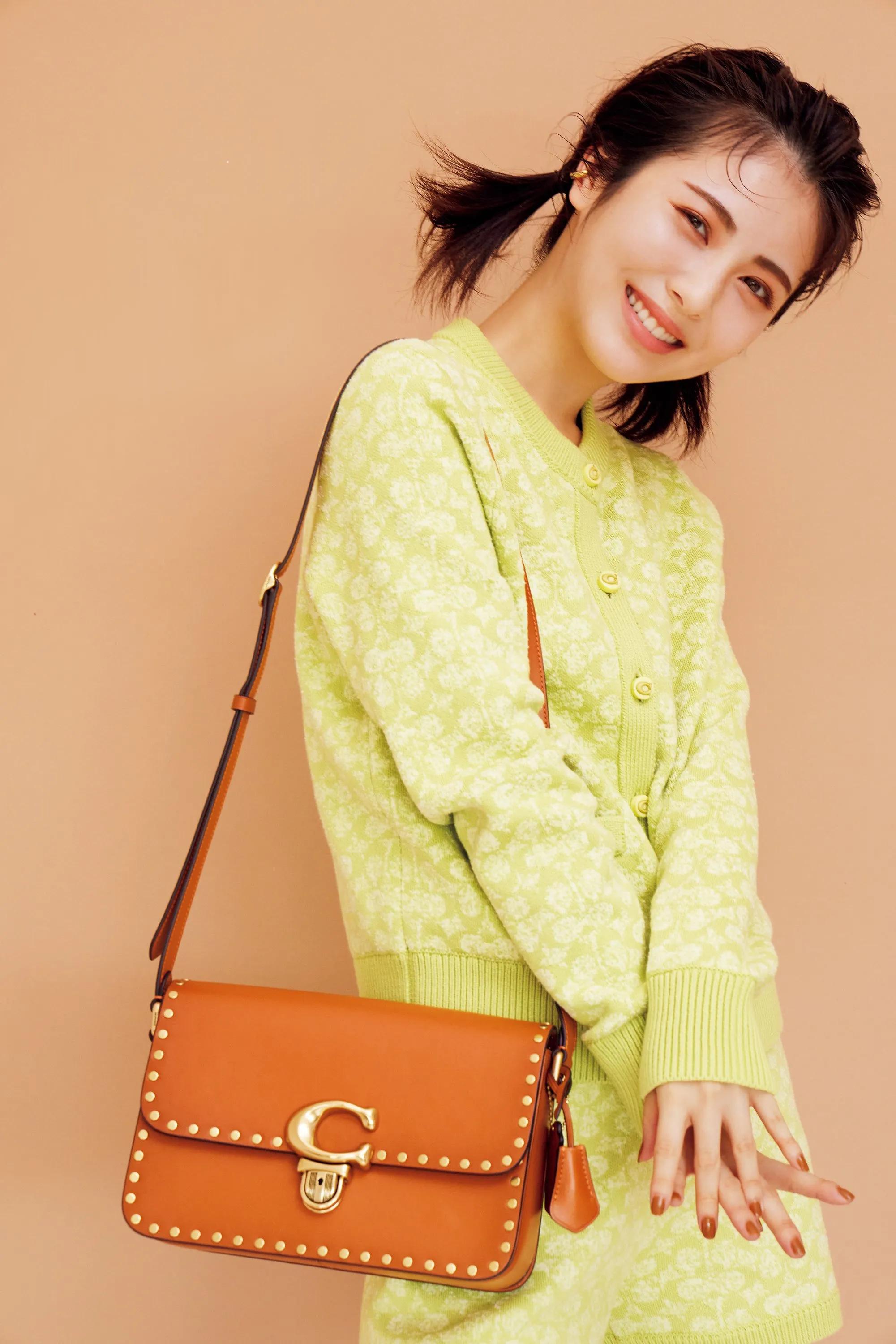 Photo album of Japanese post-zero actress Hamabe Minami, with snowy ...