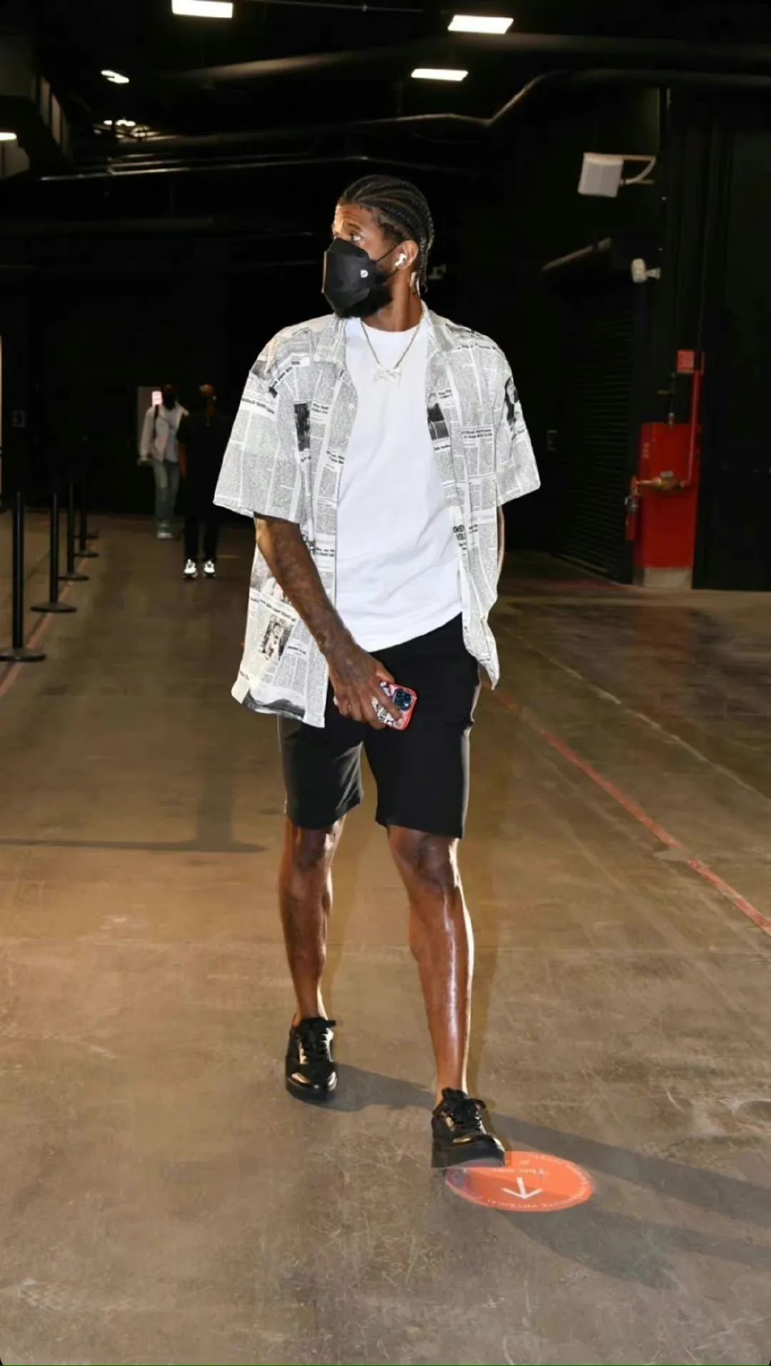 "Star Wallpaper Issue 44": Paul George Fashion Show, please take away ...