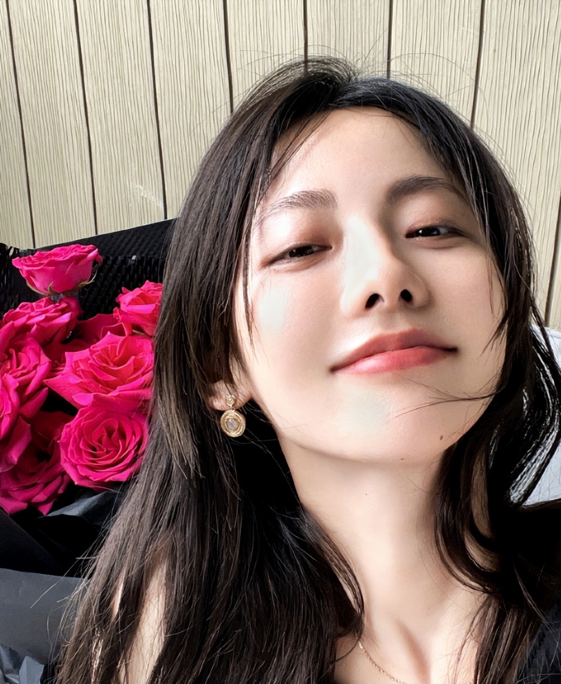 Zhang Jiani and her two sons made their first cover shoot. The brothers look like twins and both ...