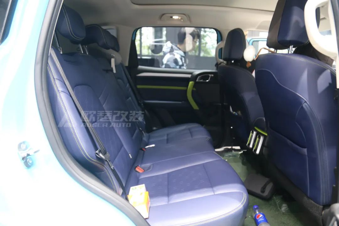The interior of the Harvard Dog is re-coated with beige microfiber ...