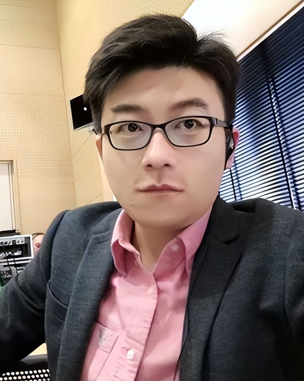 Professor Yu Yang from Tsinghua University is willing to be a slave of ...