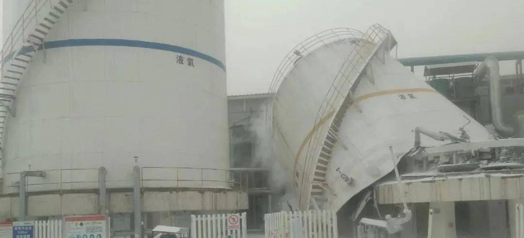 The explosion of the liquid nitrogen tank is like a rocket launch! Reflections behind the ...