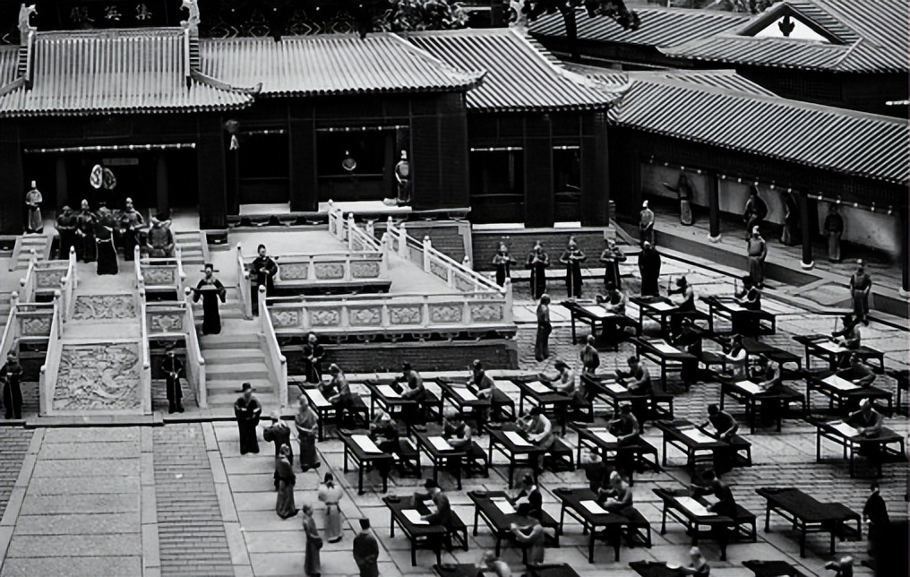 The development of the political system of the Qing Dynasty and its ...