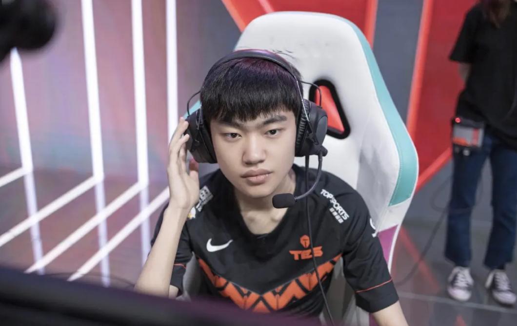 Three stereotypes of LPL: doinb is a bastard, his left hand is called a coward, and Huanfeng is ...