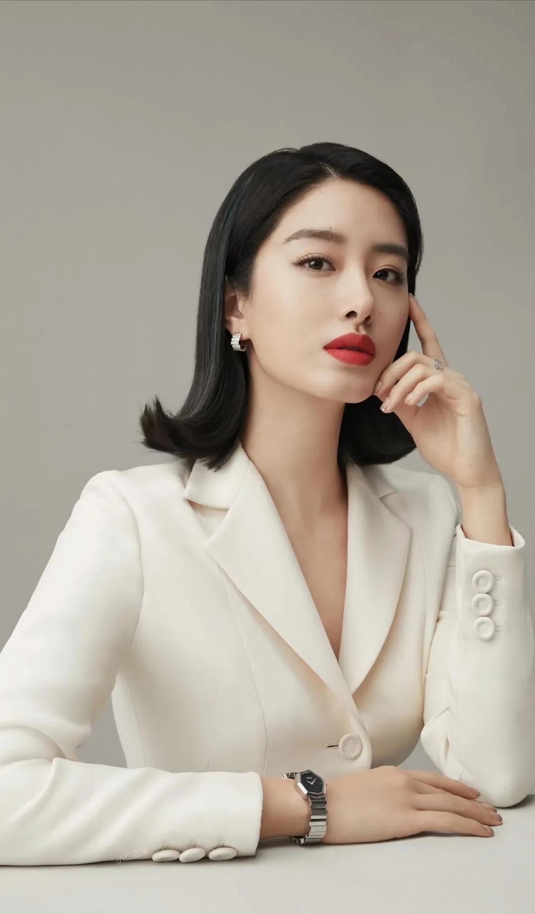 Celebrity Photo Album "Yang Caiyu" - iNEWS
