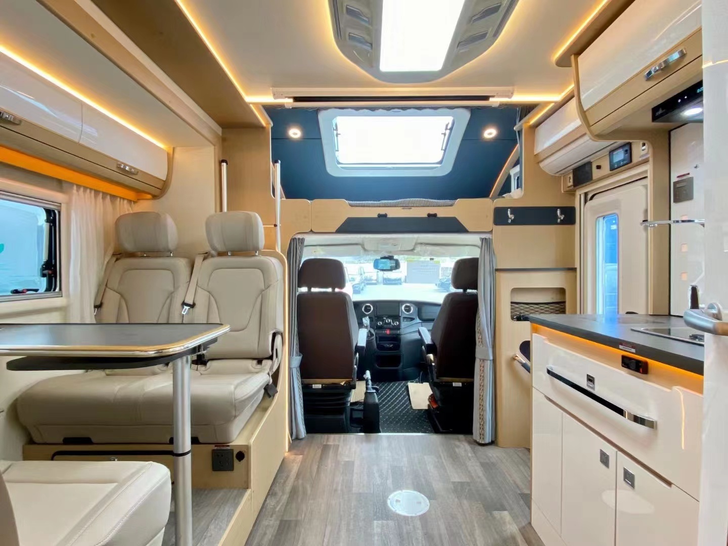 Platinum Chi double expansion RV, complete water and electricity, Mercedes-Benz business ...
