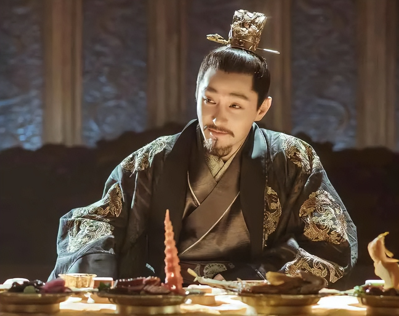 Ming Xianzong lamented that he had no children in his later years, and ...