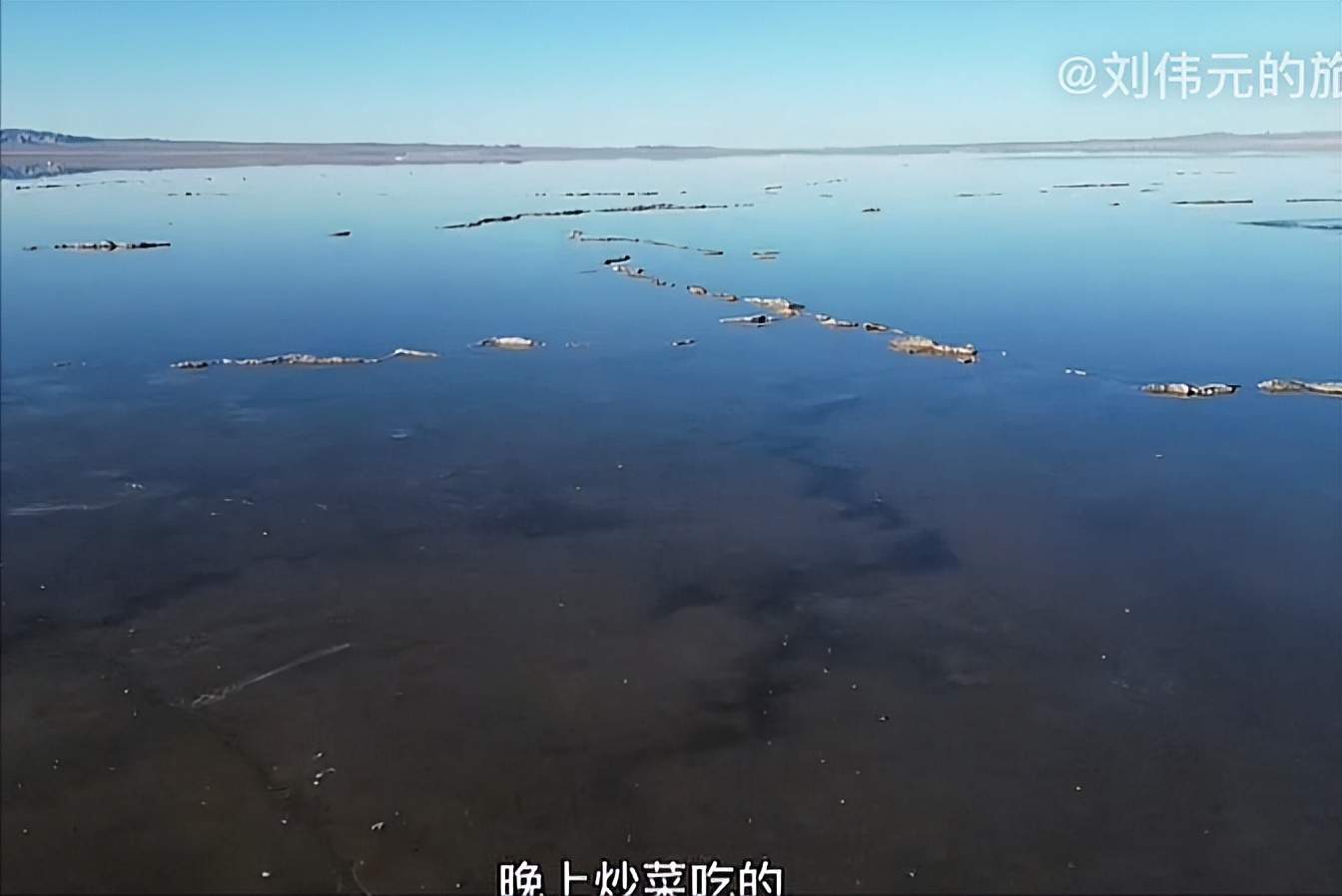 Liu Weiyuan rides in Xinjiang, the scenery of Balikun Lake is super ...