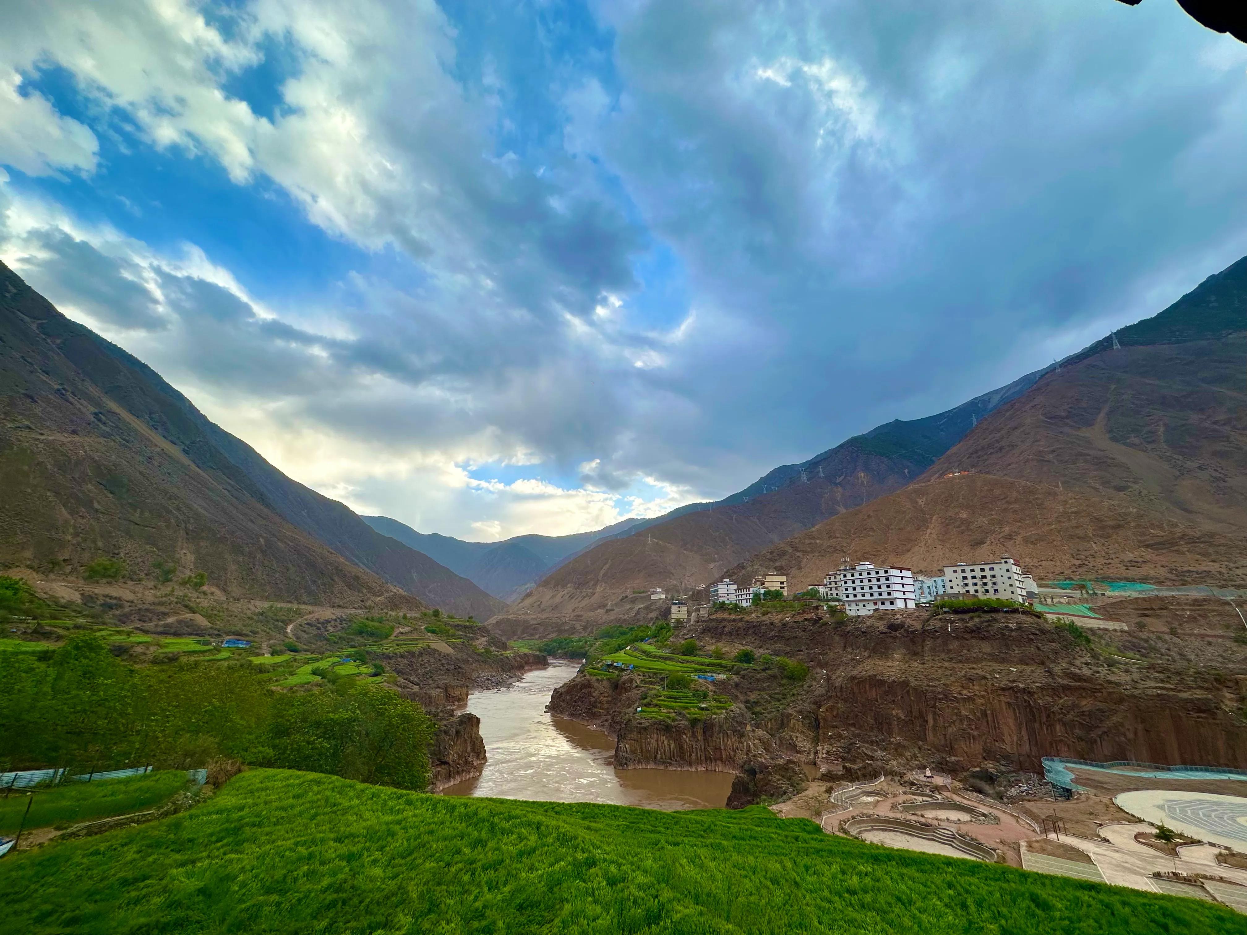 Rumei Mountain Dwelling in the Secret Area of Tibet - iMedia