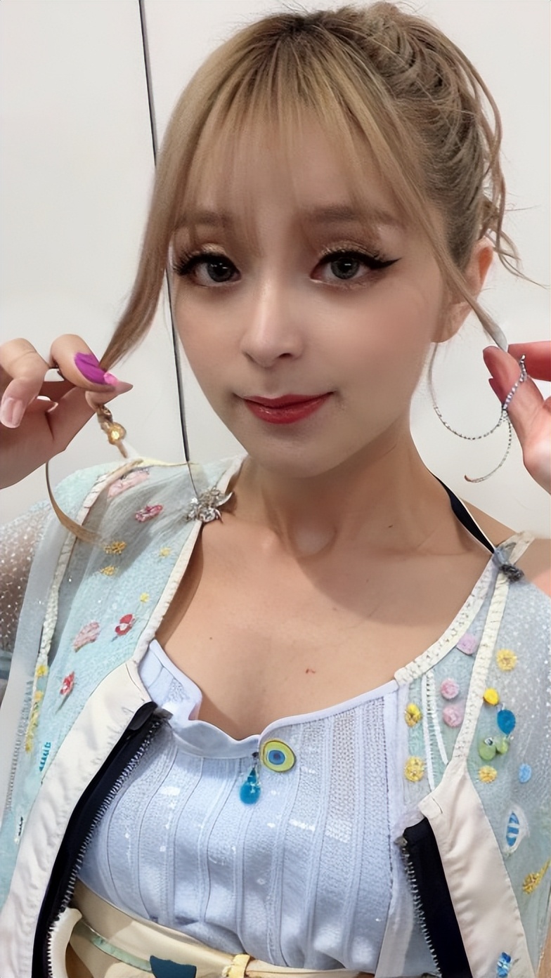 Meiyi Liya, holding the otaku traffic password - iMedia