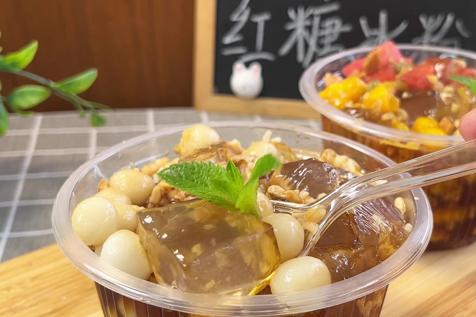 It's too hot, I'll teach you how to make "brown sugar ice powder" at ...