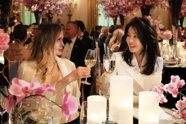 A rare photo of Angelina Jolie with South Korea's first lady Kim Kun ...