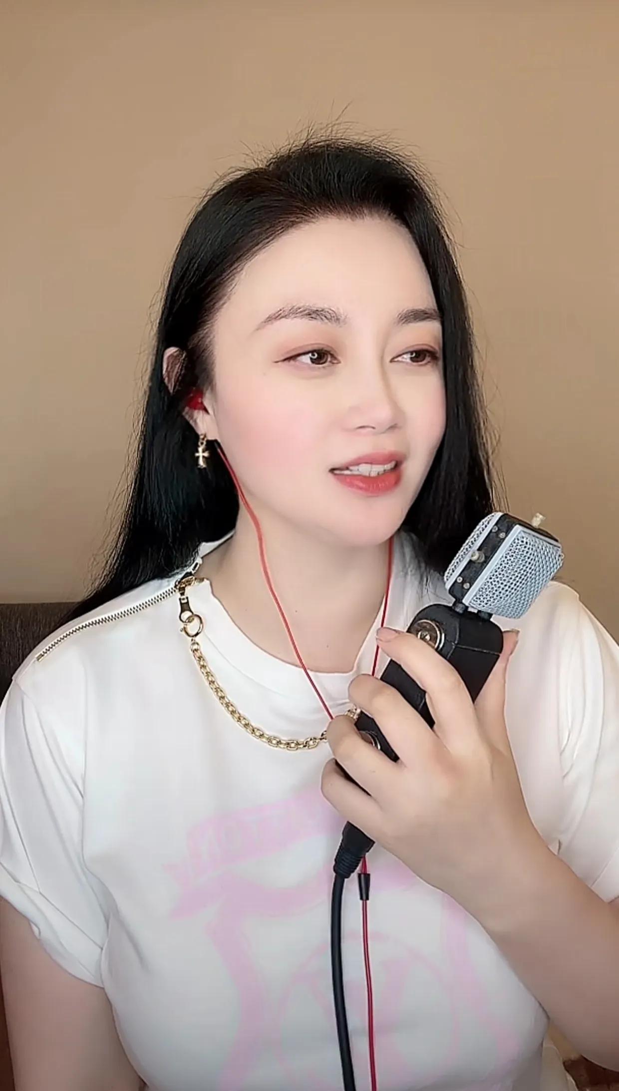 The actor Chang Gui is really a wine boy, he is drunk with Guan Tingna ...