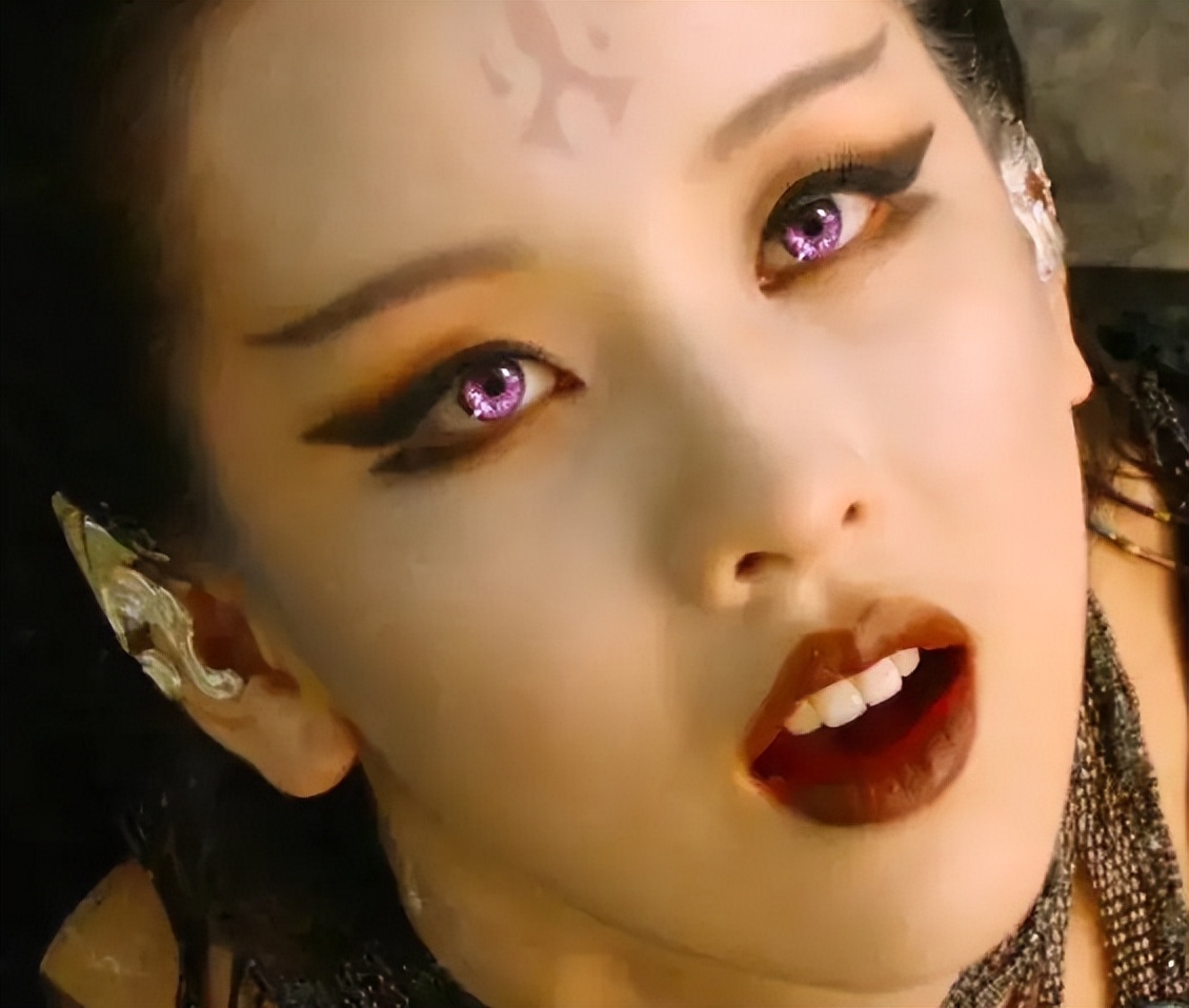 Li Chengbin plays Bai Zihua in the movie version and Chen Douling plays ...