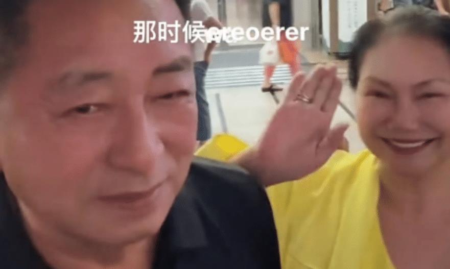 Wang's father, Wang Xiaofei, went to Taiwan together and had dinner ...