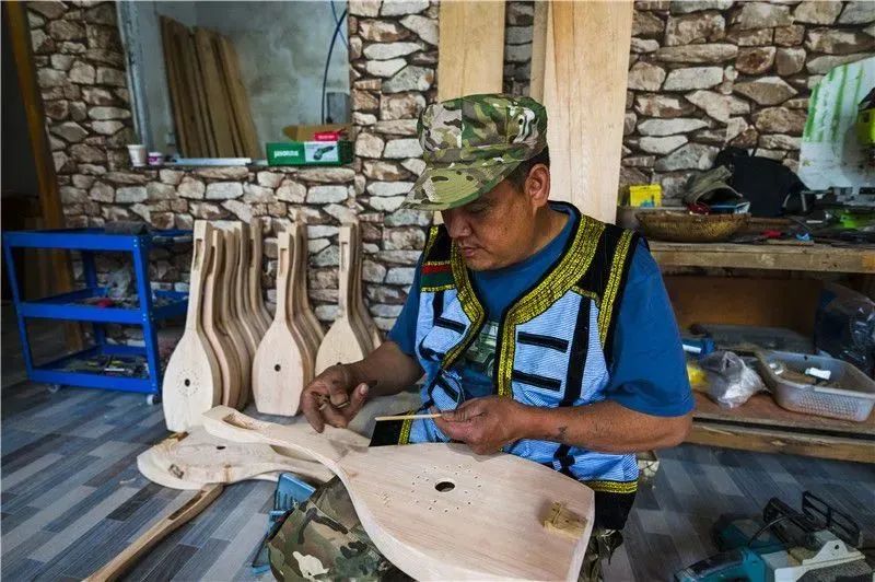 The Lisu musical instrument "Qiben" plays the historical and cultural ...