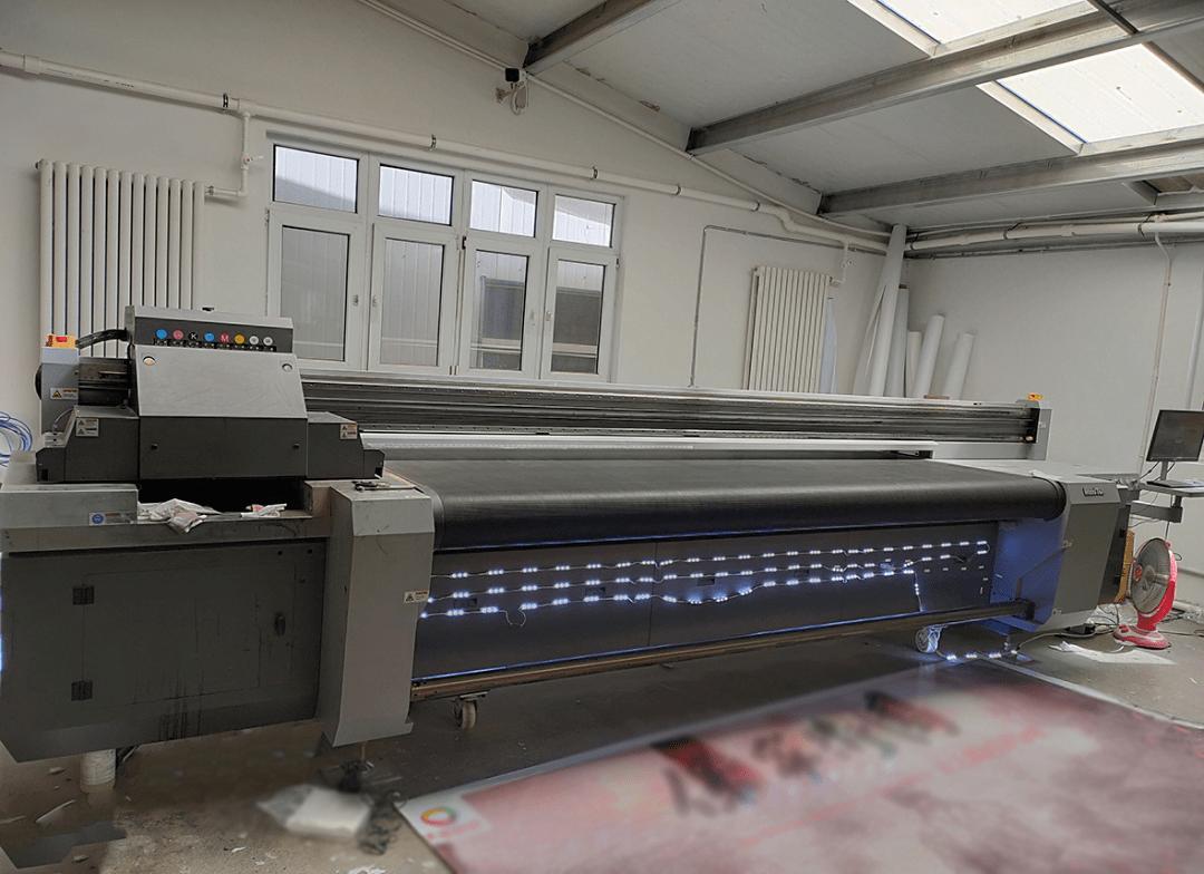 Pioneer" Li Chunlai: Spreading the picture in the wave of advertising ...