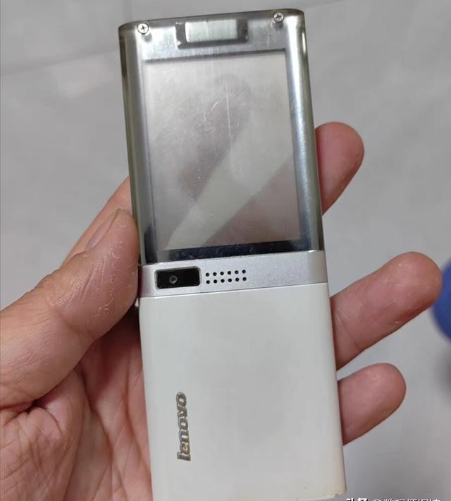 The transparent screen mobile phone 13 years ago was full of technology ...