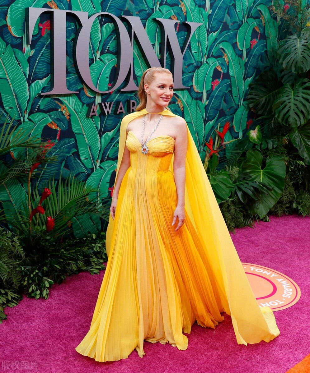 "Model Sister" Jessica Chastain attends the red carpet of the 76th Tony ...