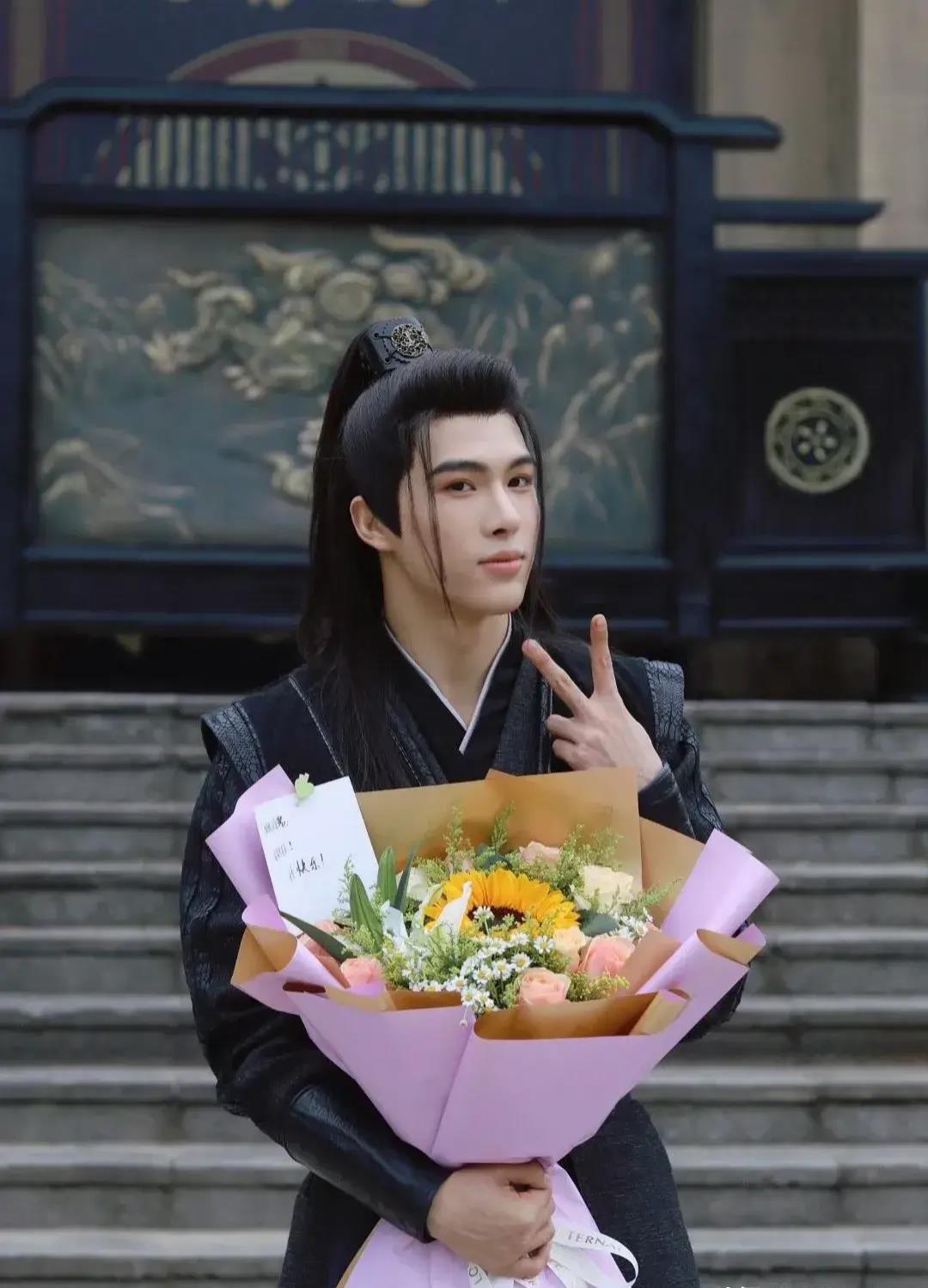 Han Anran's crew visited Song Haoran to watch him finish Qingwen ...