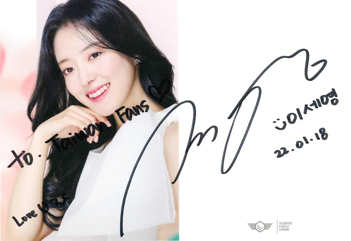 Li Shirong's "Red Sleeves" became popular, and the scene of undressing ...