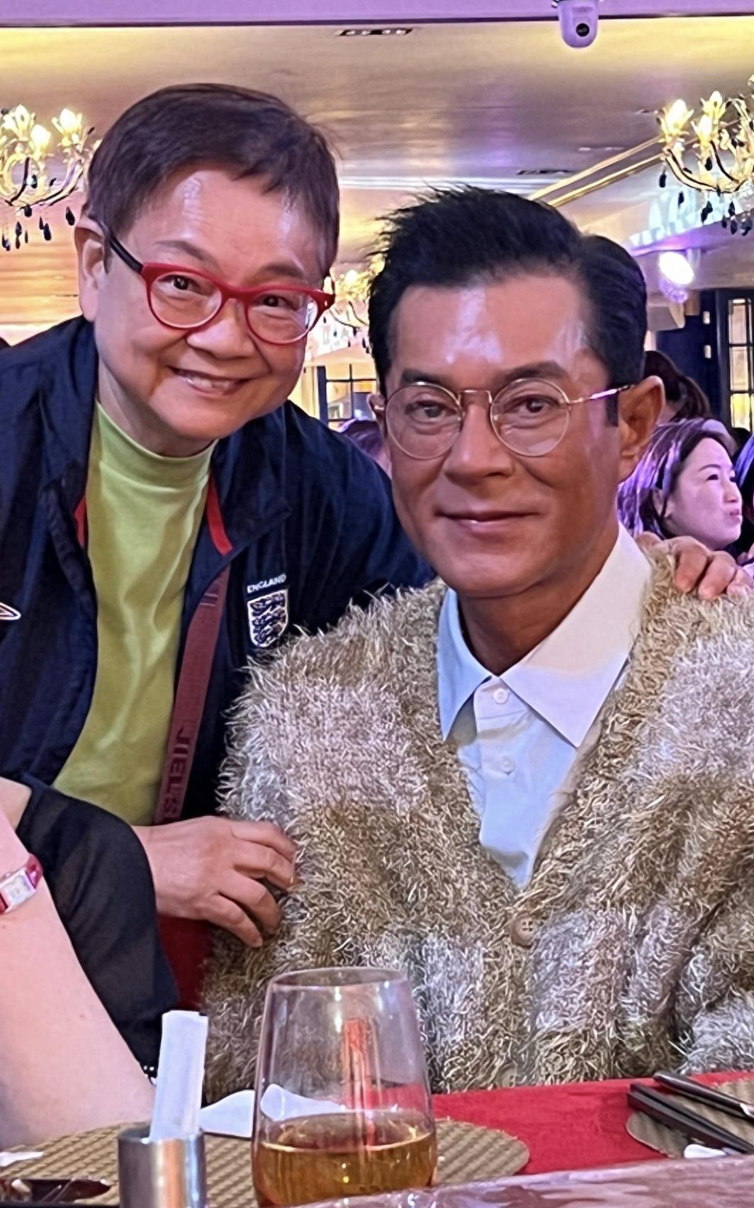 Louis Koo held a 53rd birthday party. His mother dressed up elegantly ...