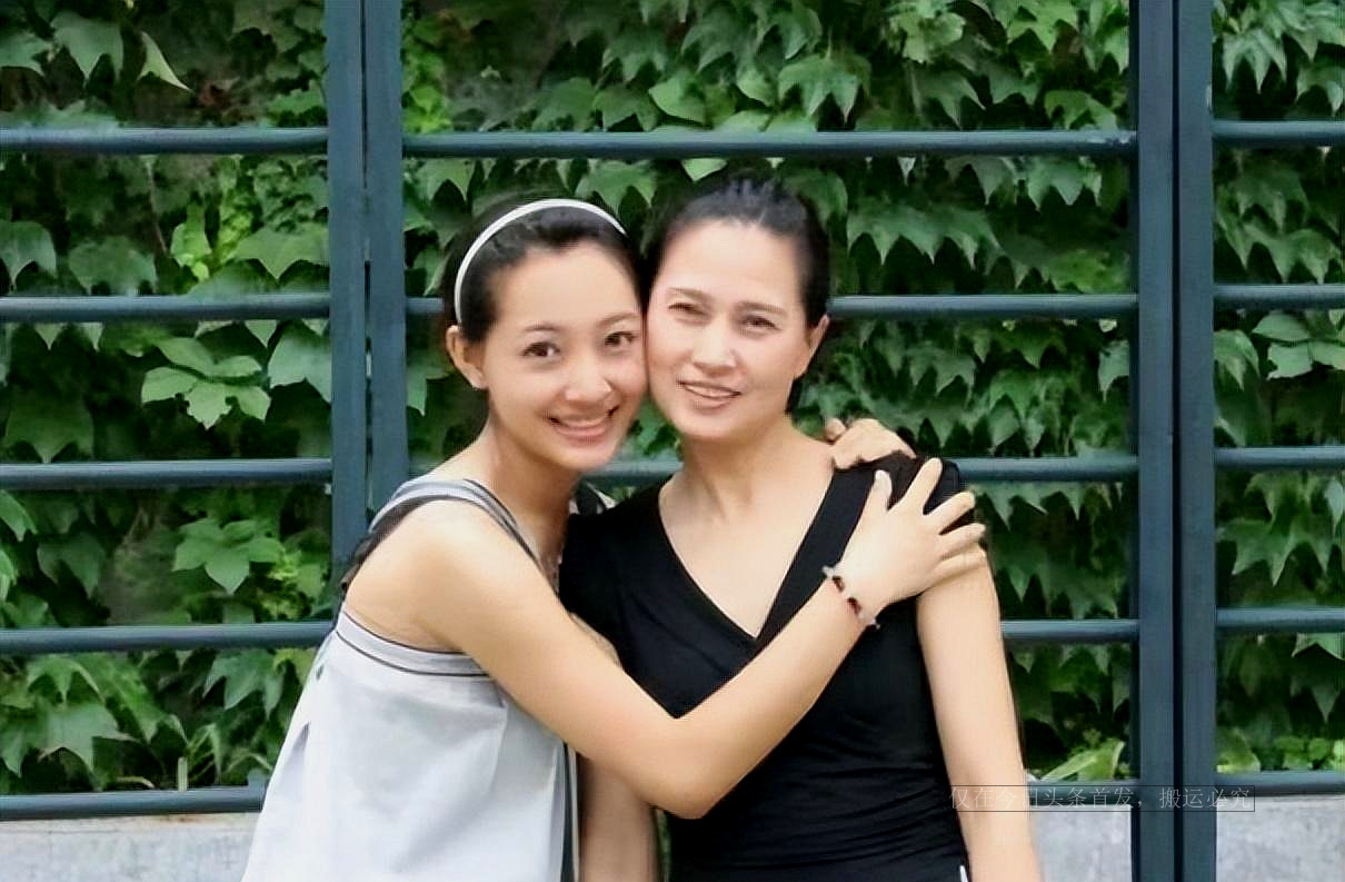 Nie Yuan's wife posted a family portrait, the youngest daughter showed ...