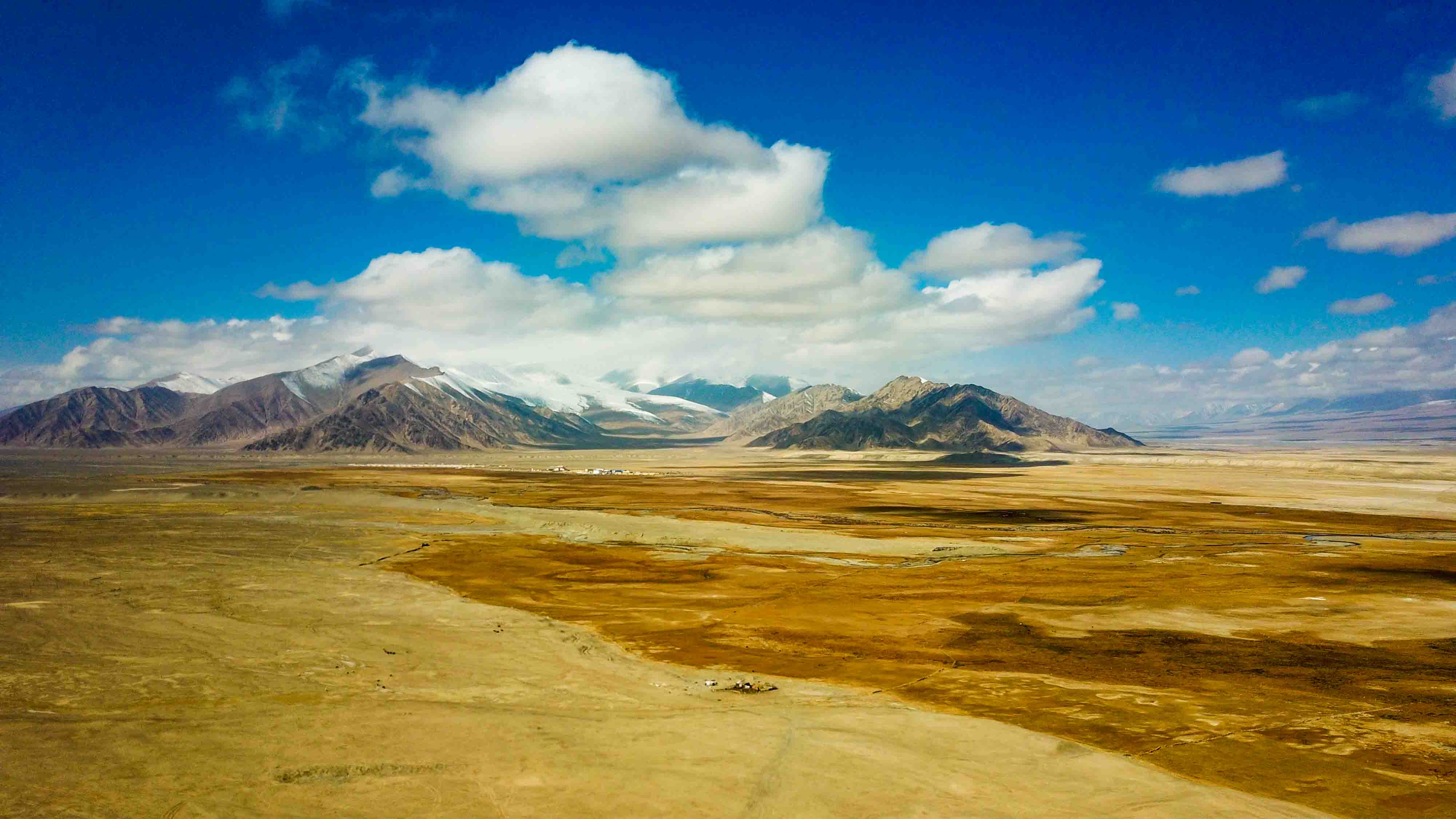 The mysterious Eye of the Pamirs in Xinjiang, the highest crater in the ...