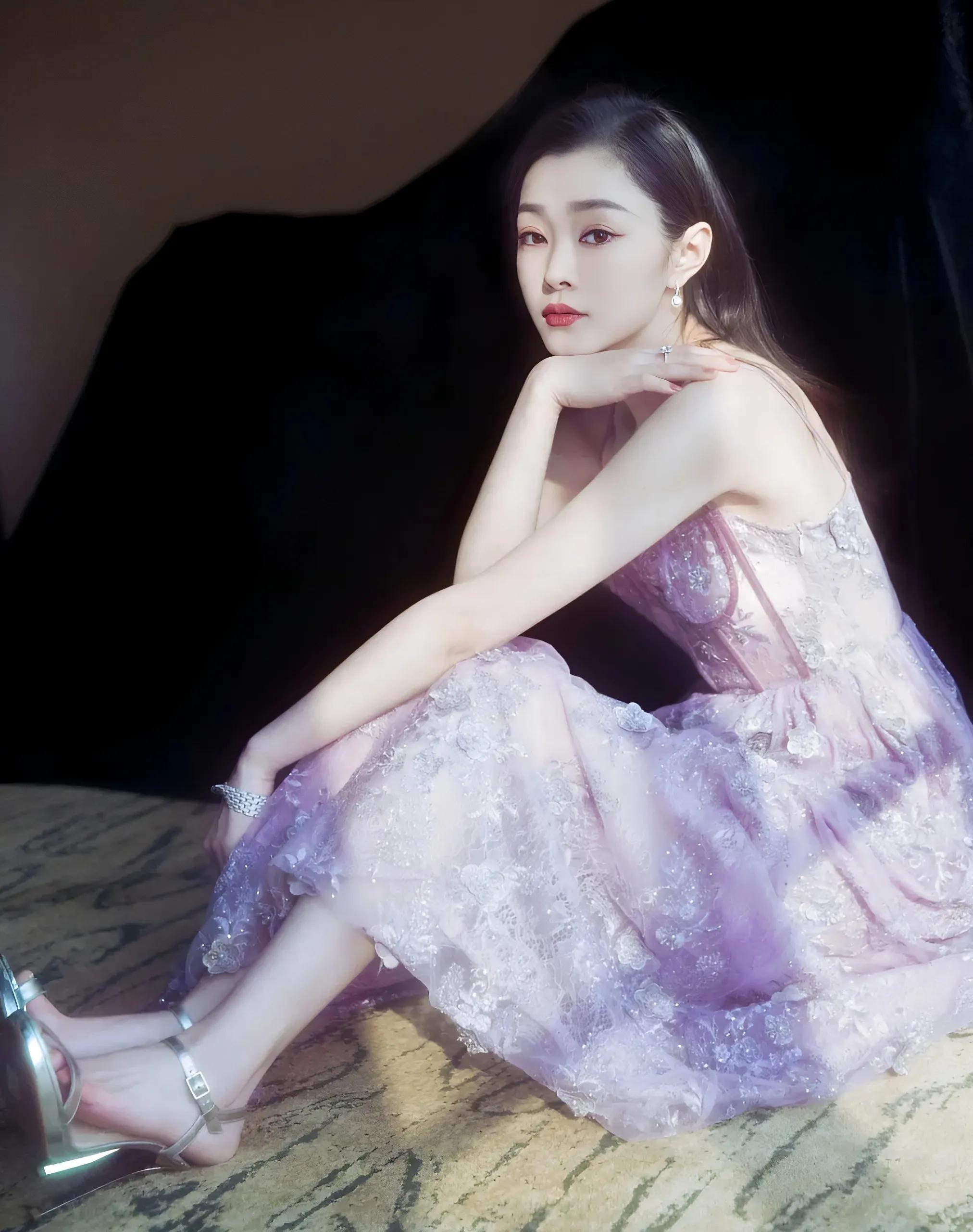The temptation of beautiful feet of a beauty with ice muscles, Song Zhi ...