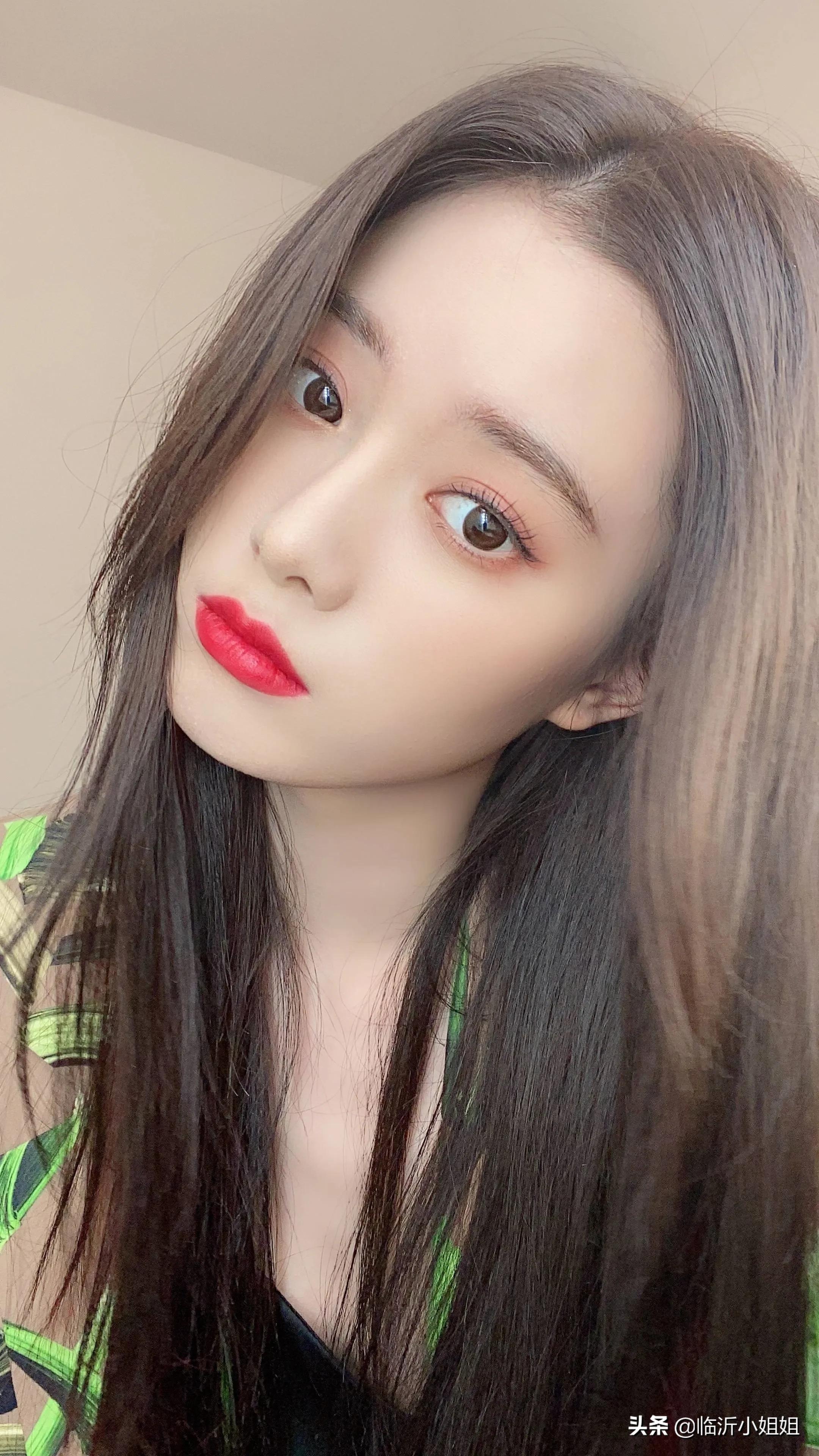 Xu Yiyang, a pure and sweet beautiful girl, she debuted as a singer ...