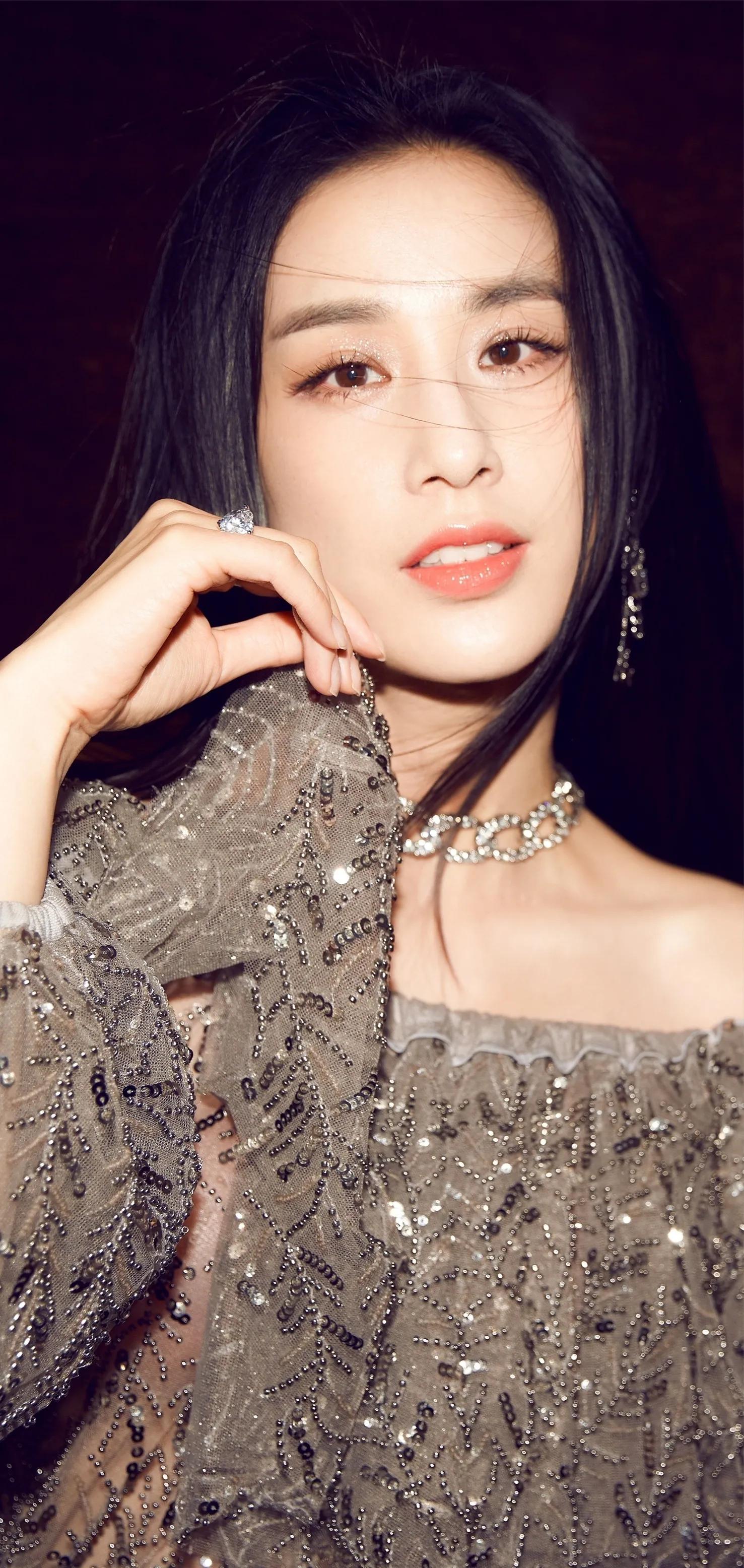 Huang Shengyi super clear beautiful pictures, so beautiful - iNEWS