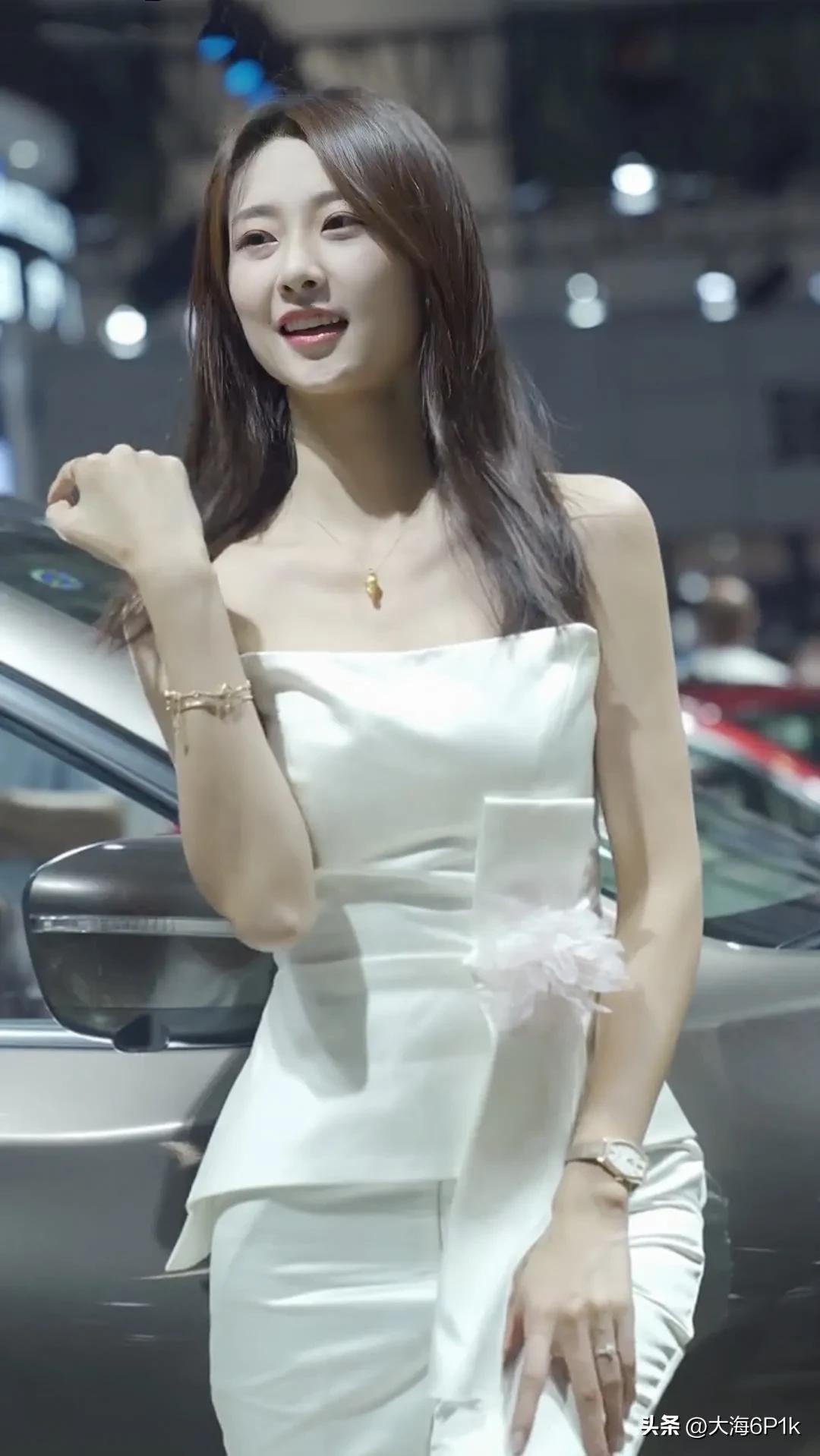 Suning, the most beautiful car model, temperament beauty... - iNEWS