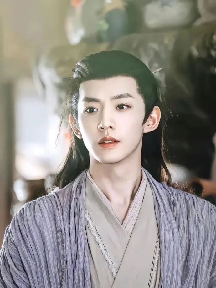 Also playing the male fox, Deng Wei is affectionate, Yu Meng is elegant ...