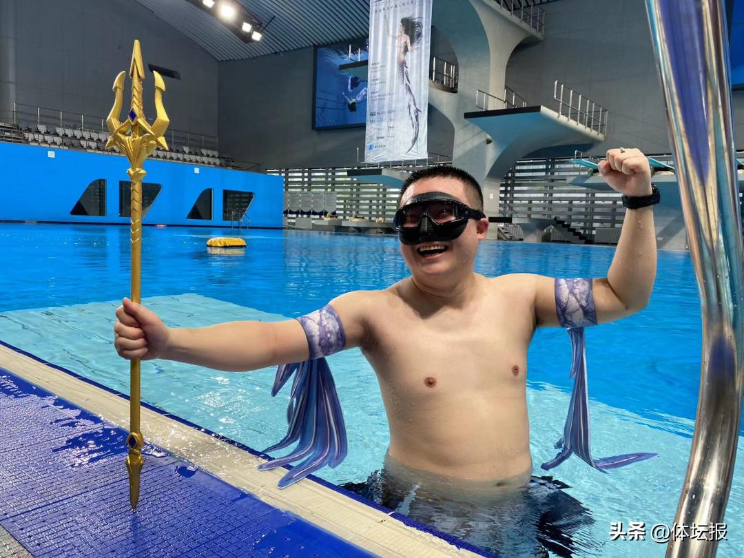 Huanglong swims to a group of mermaids, the only "mermaid" is ...