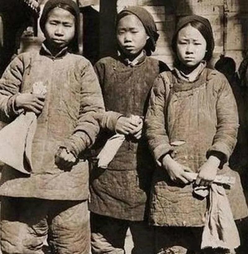 Li Zhen, the first female general of New China, jumped off the cliff ...