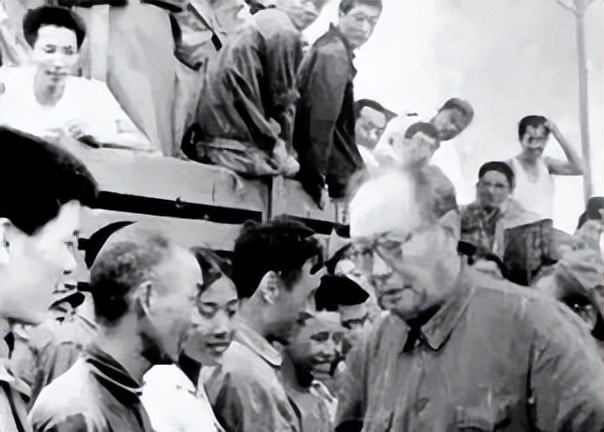 Ulanhu: Deputy Prime Minister at the age of 48, was awarded the rank of ...