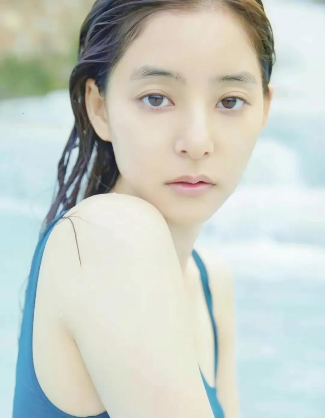 Yuko Araki, a supermodel, a fairy who strayed into the world... - iNEWS