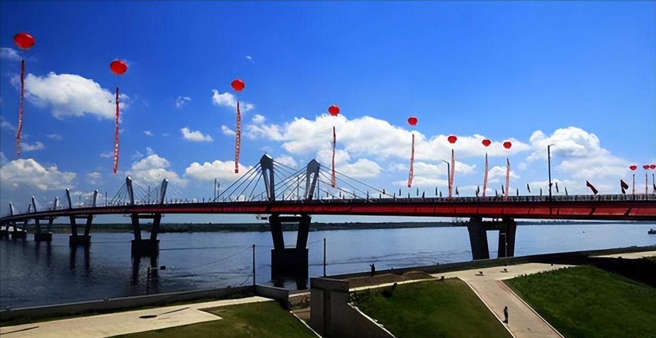 The China-Russia cross-border bridge has only been open to traffic for ...