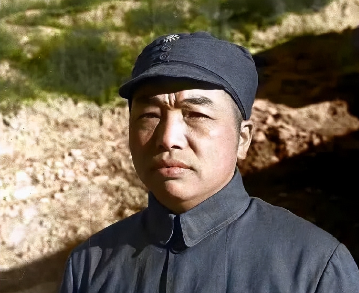 Chen Geng brought a letter. After reading it, Peng Dehuai's eyes were ...